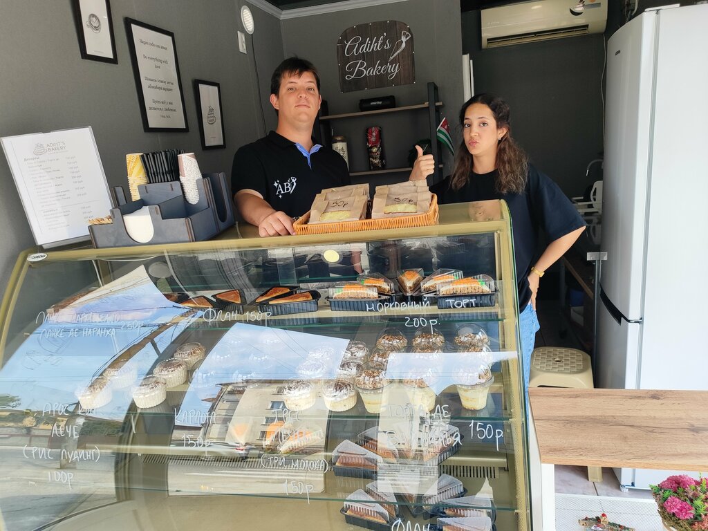 Kahve dükkanları Adiht's Bakery, Suhum, foto