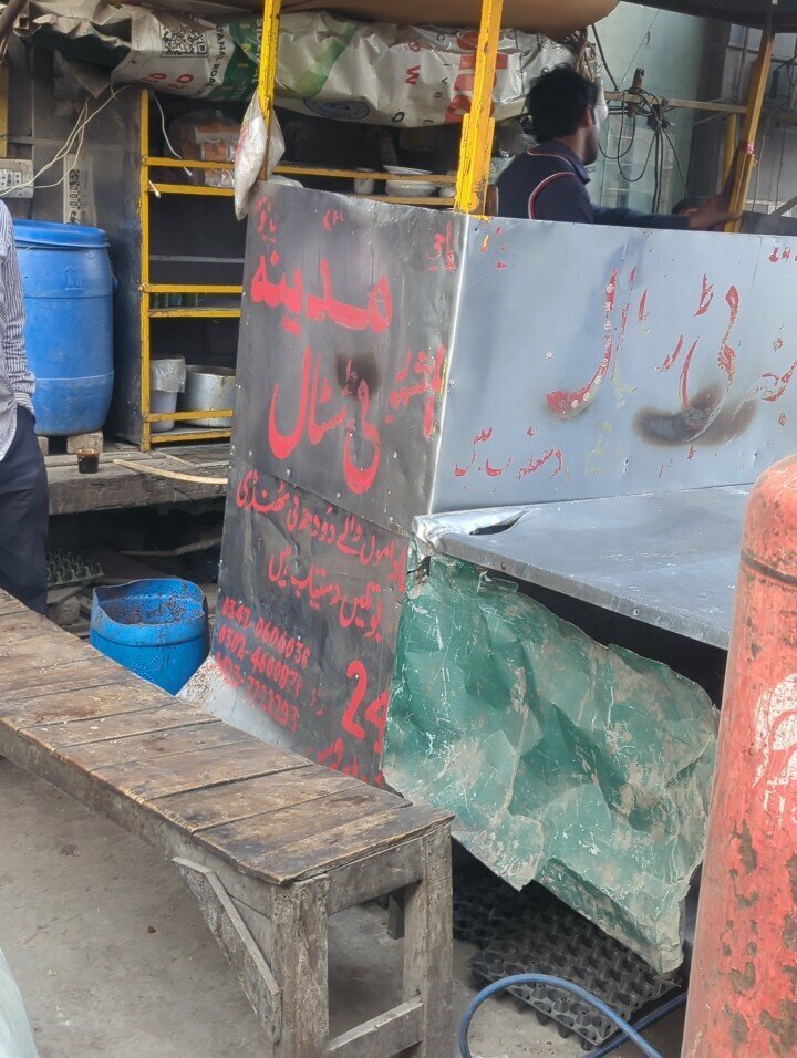 Al götür çay Medina tea stall, Lahor, foto
