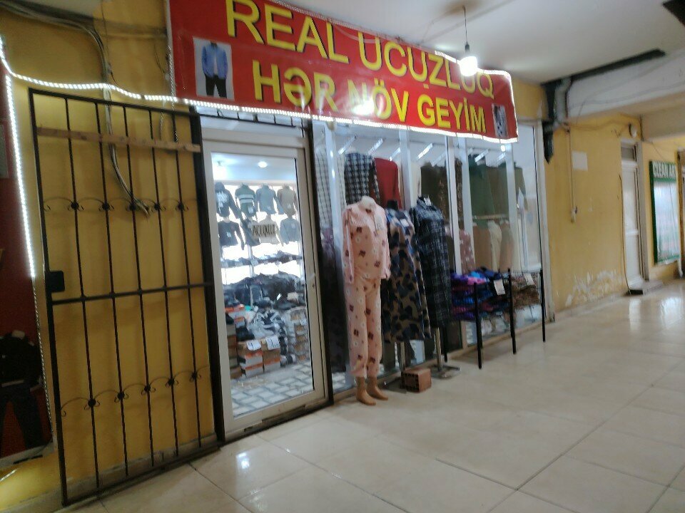 Giyim mağazası Real ucuzluq, Bakü, foto