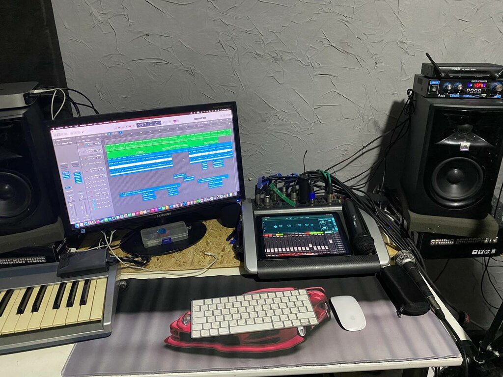 Ses kayıt stüdyoları Live Sound Studio, Novosibirsk, foto