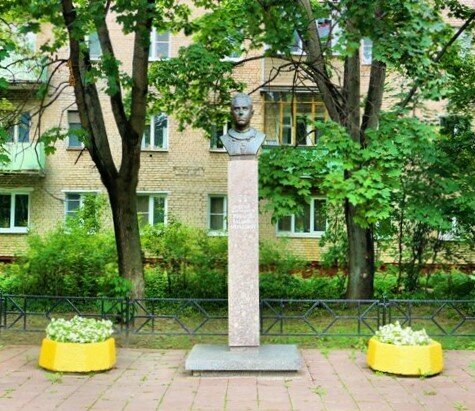 Anıt, heykel В.М. Комаров, Şçolkovo, foto