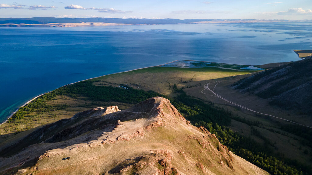 Dağ zirvesi Мыс Зундук, İrkutskaya oblastı, foto