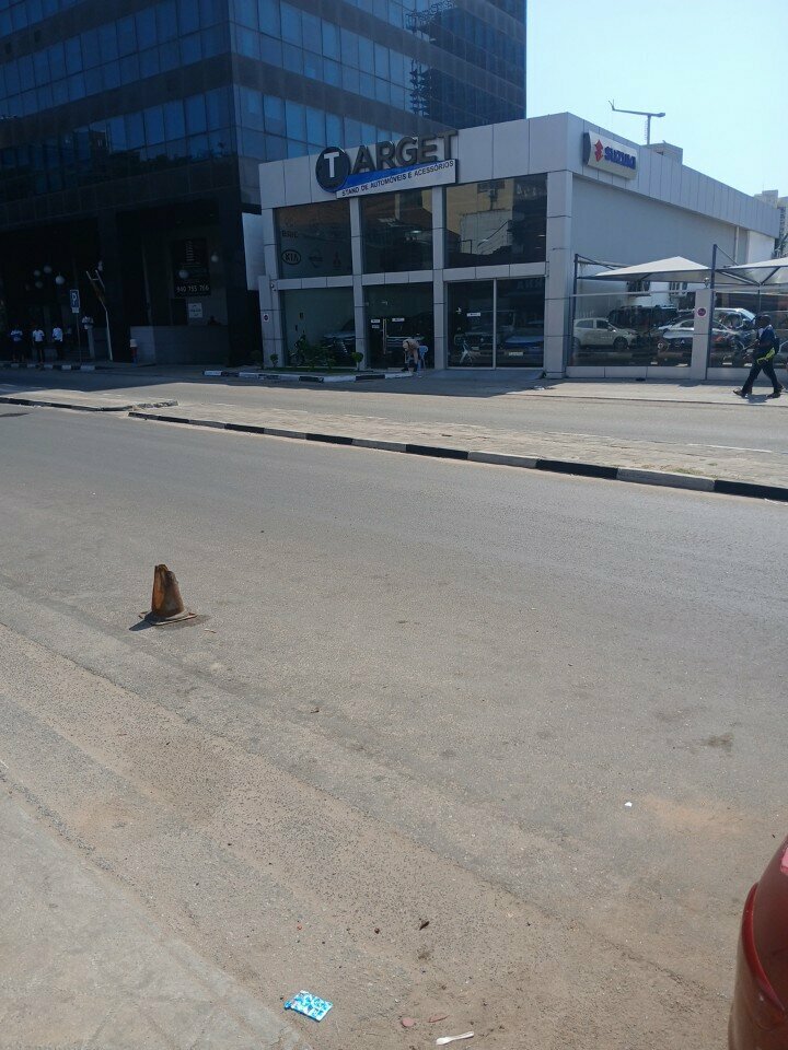Otomobil servisi Target, Loanda, foto