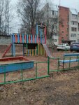 Playground (Komi Republic, Syktyvkar, Pushkina Microdistrict), oyun alanı  Syktivkar'dan