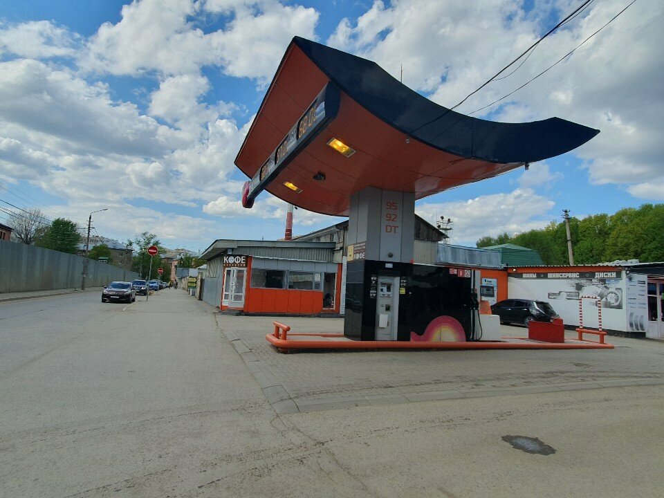 Benzin istasyonu Brent, Tula, foto