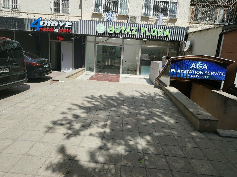 Eczaneler Bəyaz Flora, Bakü, foto