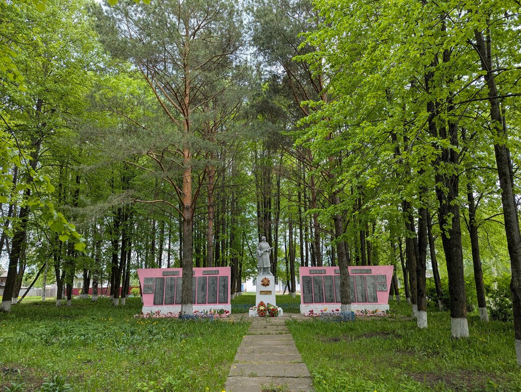 Anıt, heykel Воинам-землякам, павшим в Великой Отечественной войне, Kirovskaya oblastı, foto