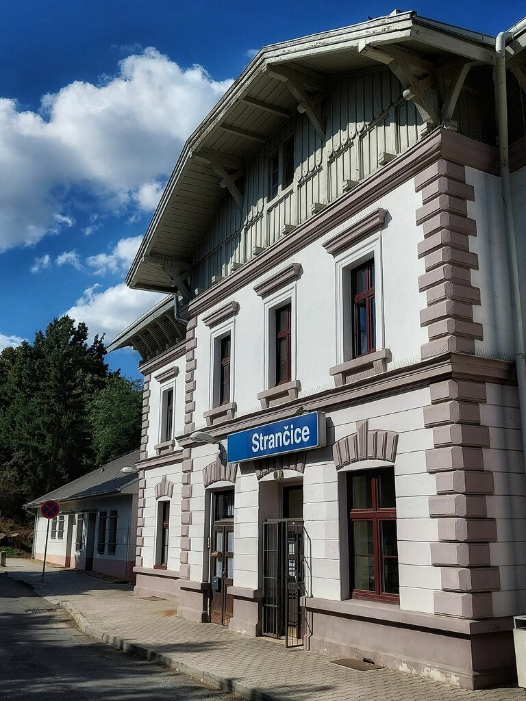 Tren istasyonu Strancice, Orta Bohemya Bölgesi, foto