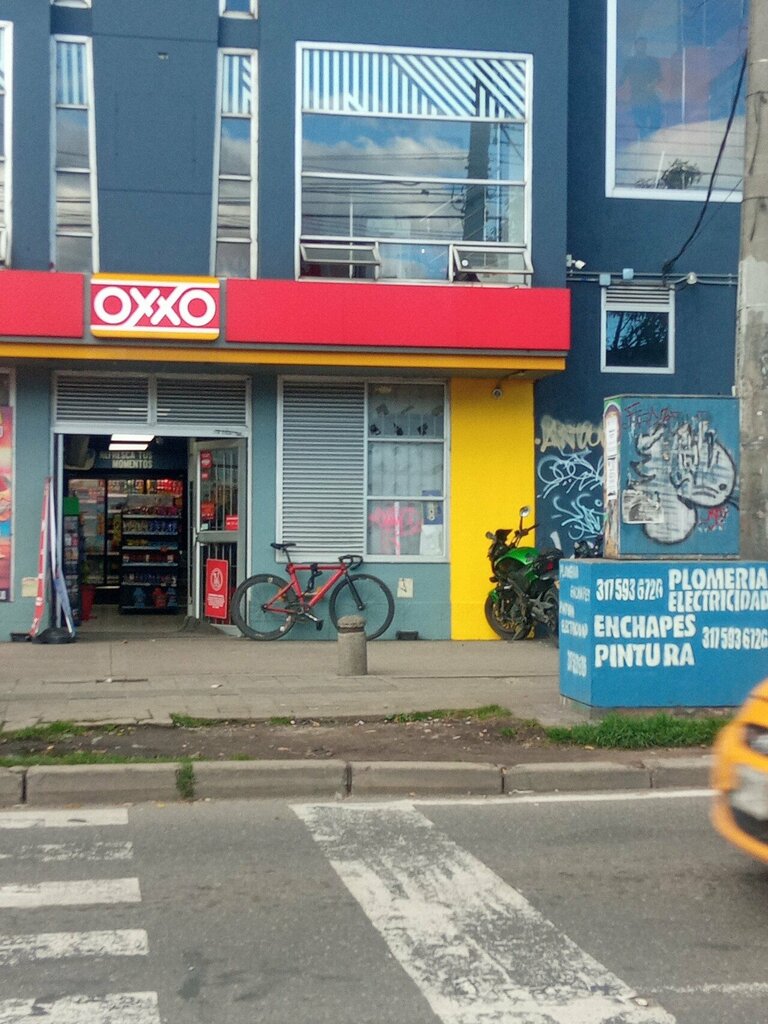 Mini-market Oxxo, Bogota, foto