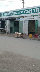 Lucky Barber Shop (Lusaka, Chawama), berberler  Lusaka'dan