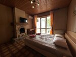Beach house (Krasnodar Territory, Sochi Resort City Urban District, Tsentralniy City administrative district, ulitsa 73-y kilometr, 10), konuk evi  Soçi'den