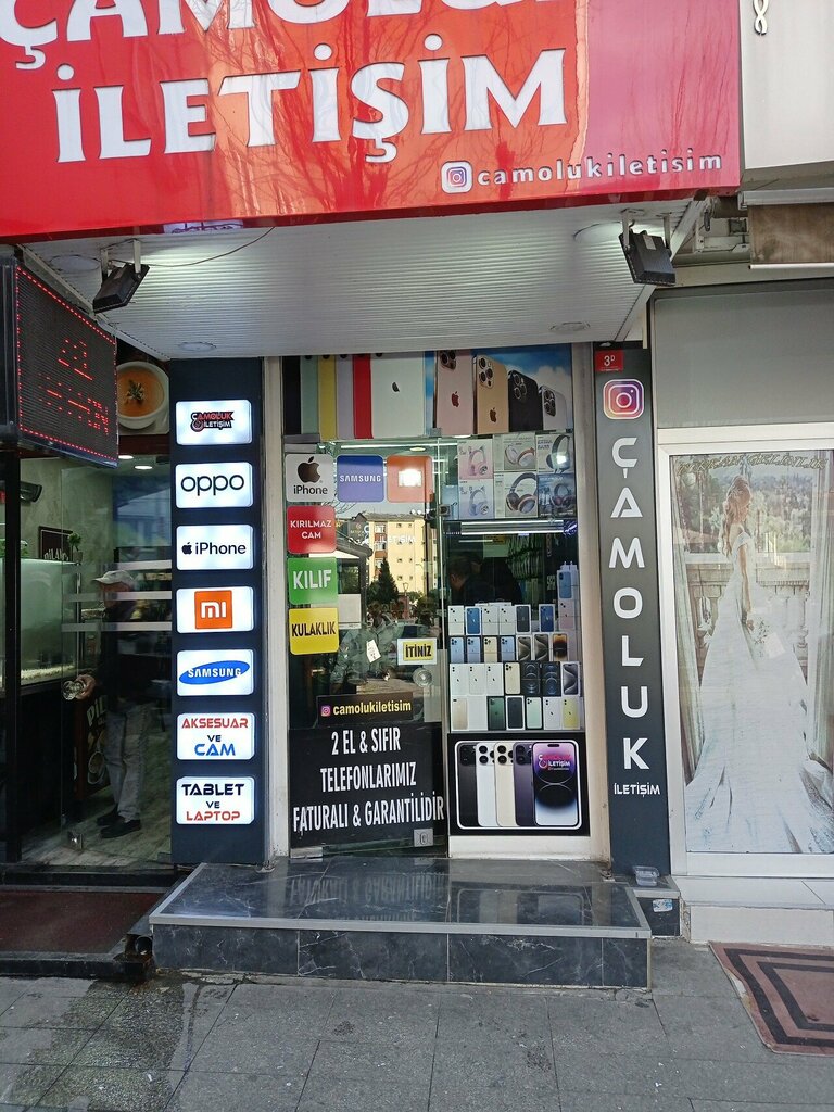 Cep telefonu ve aksesuarları satış mağazaları Çamoluk İletişim, İstanbul, foto