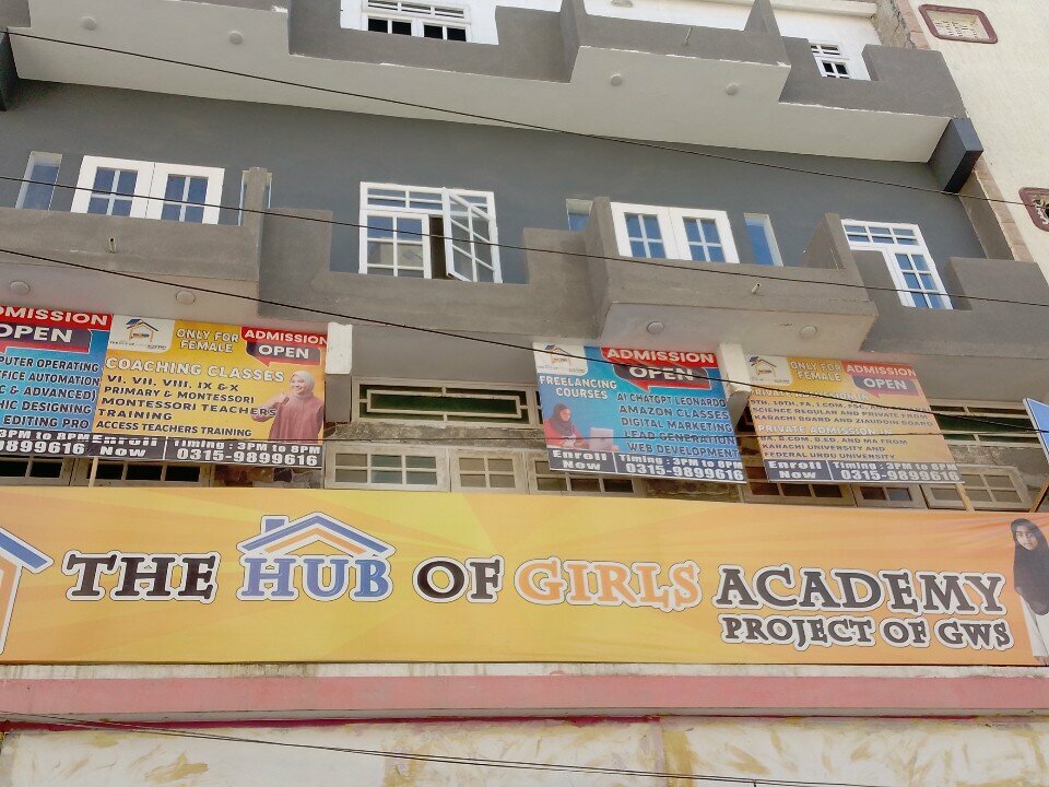 Meslek kursları The Hub Girl's Of Academy, Karaçi, foto