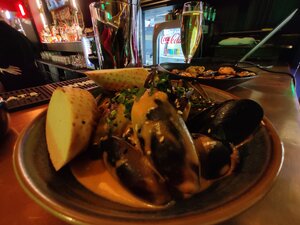Harat’s pub (ulitsa Kosmonavtov No:27), bar  Apatity'den