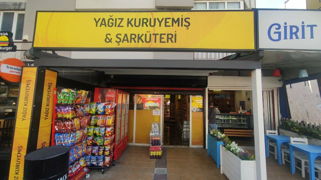 Kuruyemiş, atıştırmalık, kuru meyve Yağız Kuruyemiş & Şarküteri, İstanbul, foto