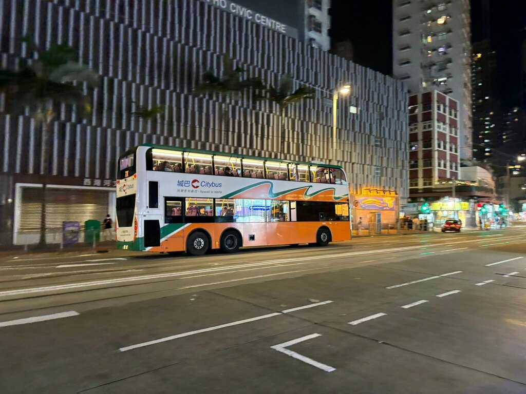 Toplu taşıma durağı Sai Wan Ho Civic Centre, Hong Kong, foto