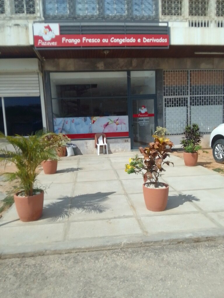 Kanatlı hayvan ürünleri ve yumurta Pazaves, Loanda, foto