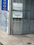 Parqueo Solquifar (Santa Cruz de la Sierra, Distrito Municipal 11, Subdistrito CI, Rafael Peña, 111), otopark alanı  Santa‑Krus'tan