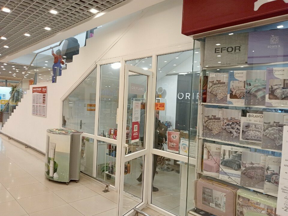 Kozmetik ürünleri ve parfümeri dağıtıcıları Oriflame, Kolpino, foto