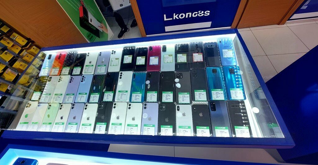 Cep telefonu ve aksesuarları satış mağazaları EasyCep, İstanbul, foto