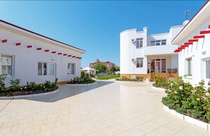 Italy Villa (Молодёжная улица No:30, посёлок городского типа Заозёрное), otel  Kırım Cumhuriyeti'nden