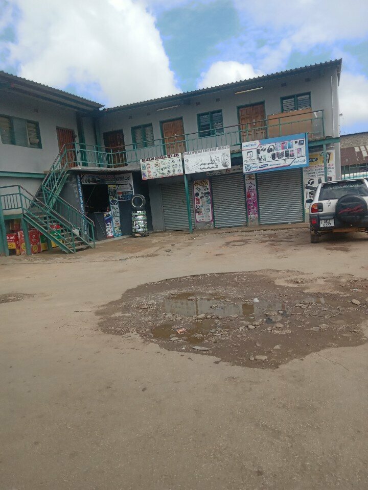 Otomobil servisi Edeh Auto Spares, Lusaka, foto