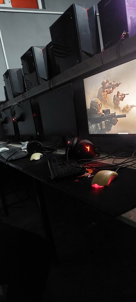 Bilgisayar kulübü De_train, Duşanbe, foto