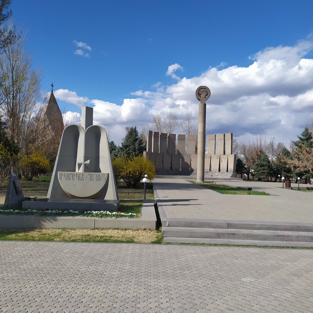 Mezarlıklar Yerablur Military Memorial Cemetery, Erivan, foto