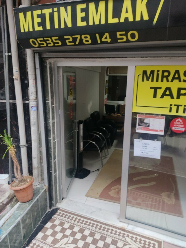 Emlak ofisi Metin Emlak, İstanbul, foto