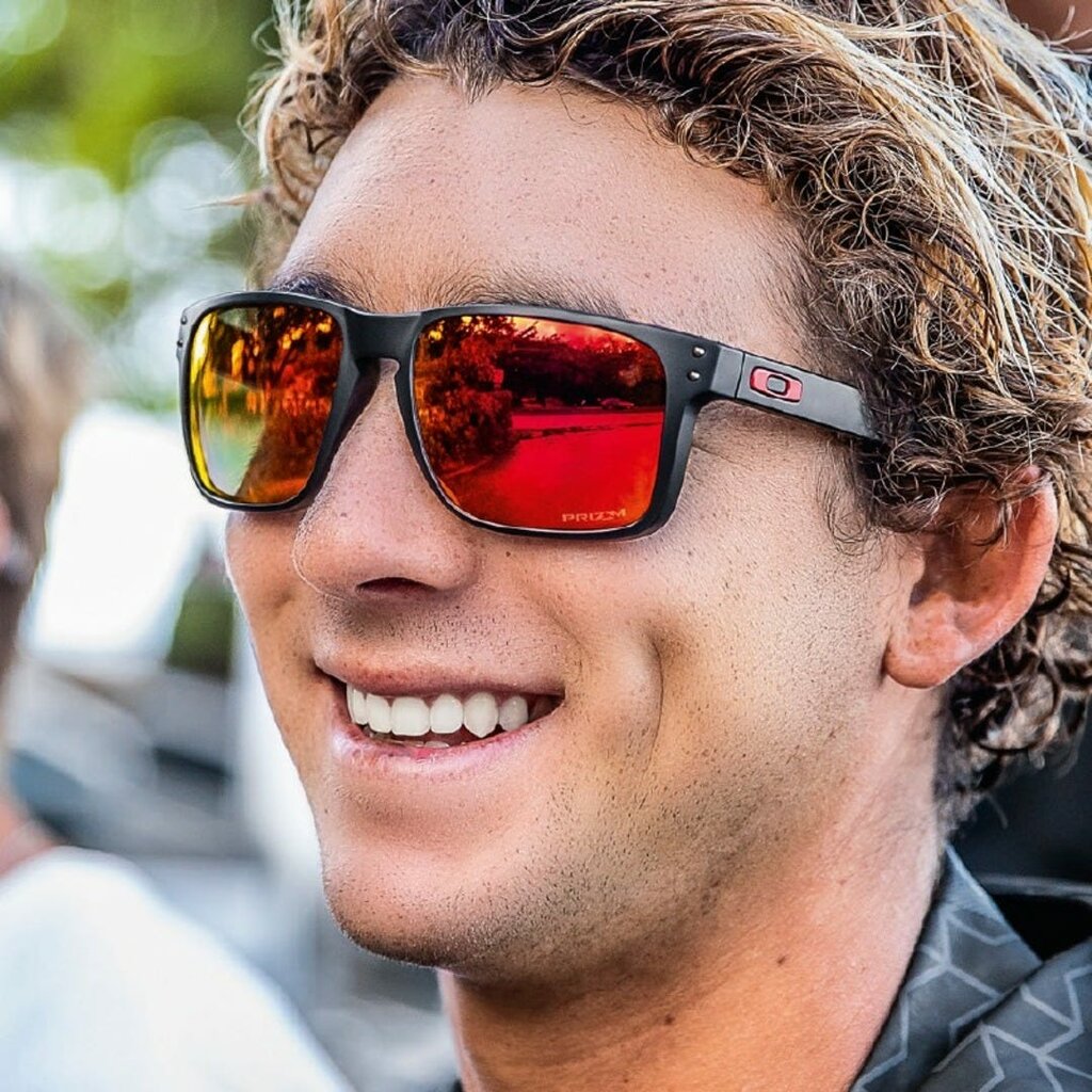 Spor giyim ve ayakkabı Oakley O Store, Dubai, foto