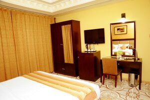 Al Jazeera Royal Hotel (56, Al Asdiqa Street, Madinat Zayed, Abu Dhabi), otel  Abu Dabi'den