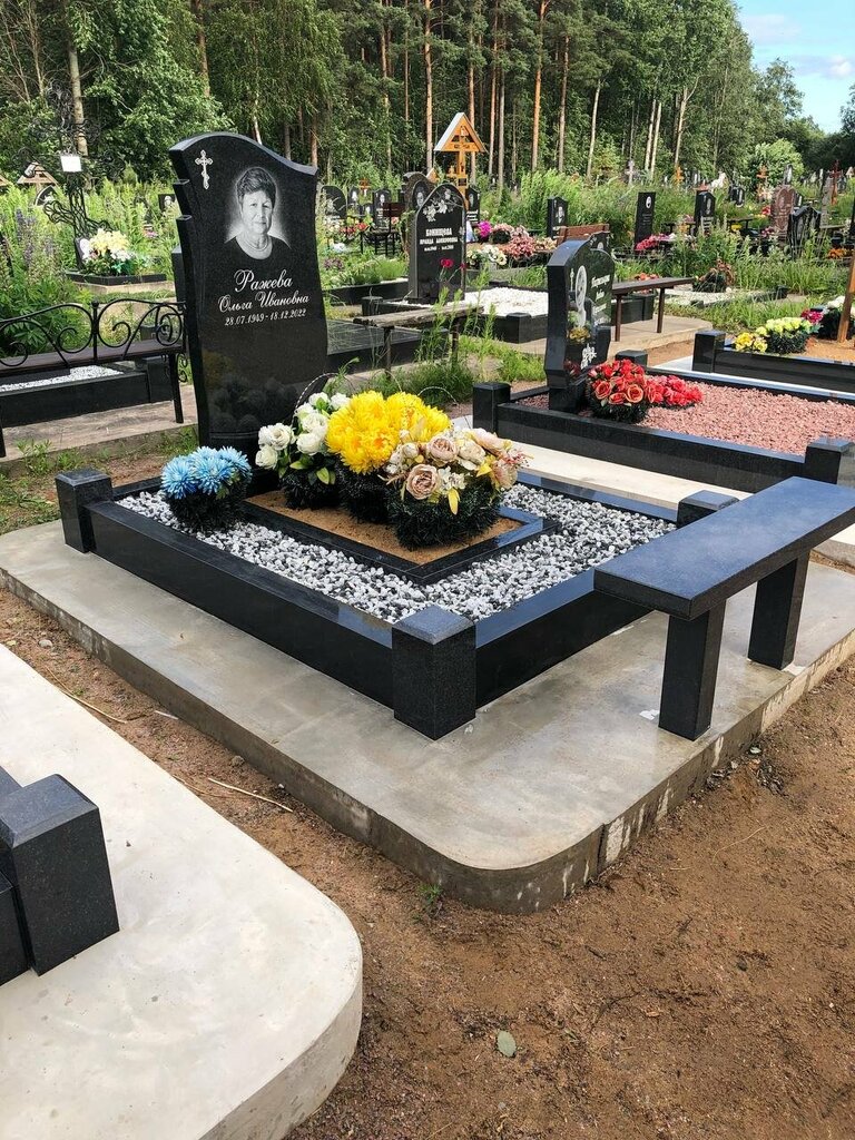 Heykel ve mezarlık taşı üreticileri Neva-monument, Saint‑Petersburg, foto