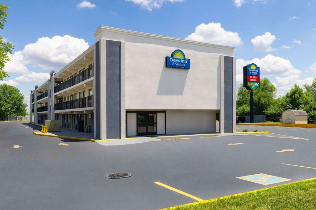 Otel Days Inn & Suites by Wyndham Indianapolis Airport East, Indianapolis, foto