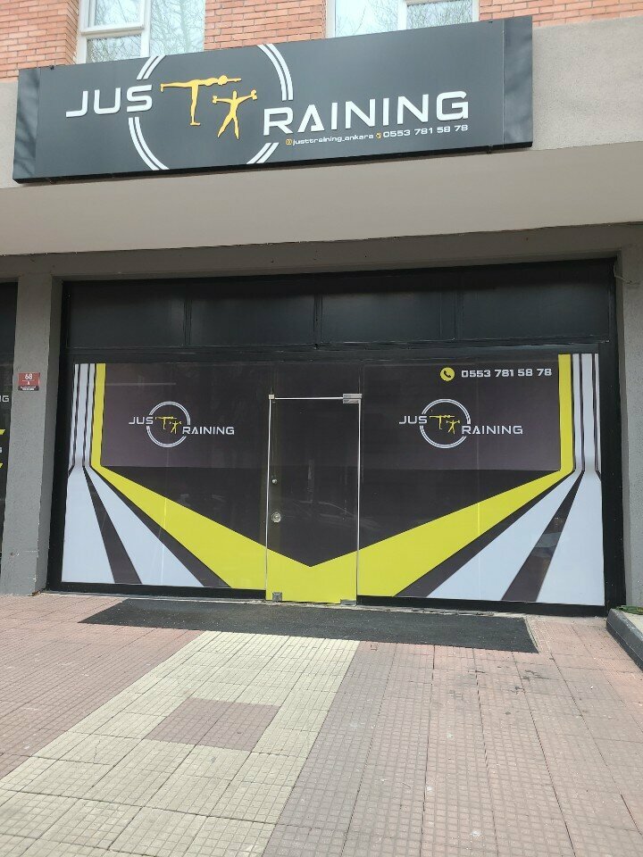 Boya ve cila malzemeleri üretim ve satış yerleri Just Raining, Ankara, foto