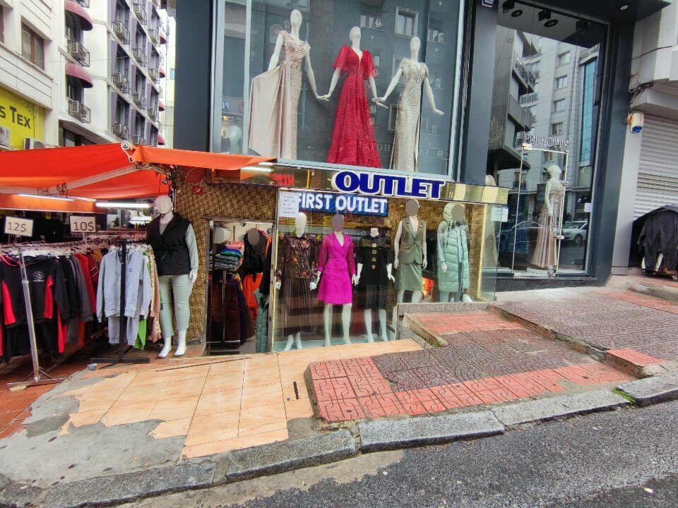 Giyim mağazası First Outlet, İstanbul, foto