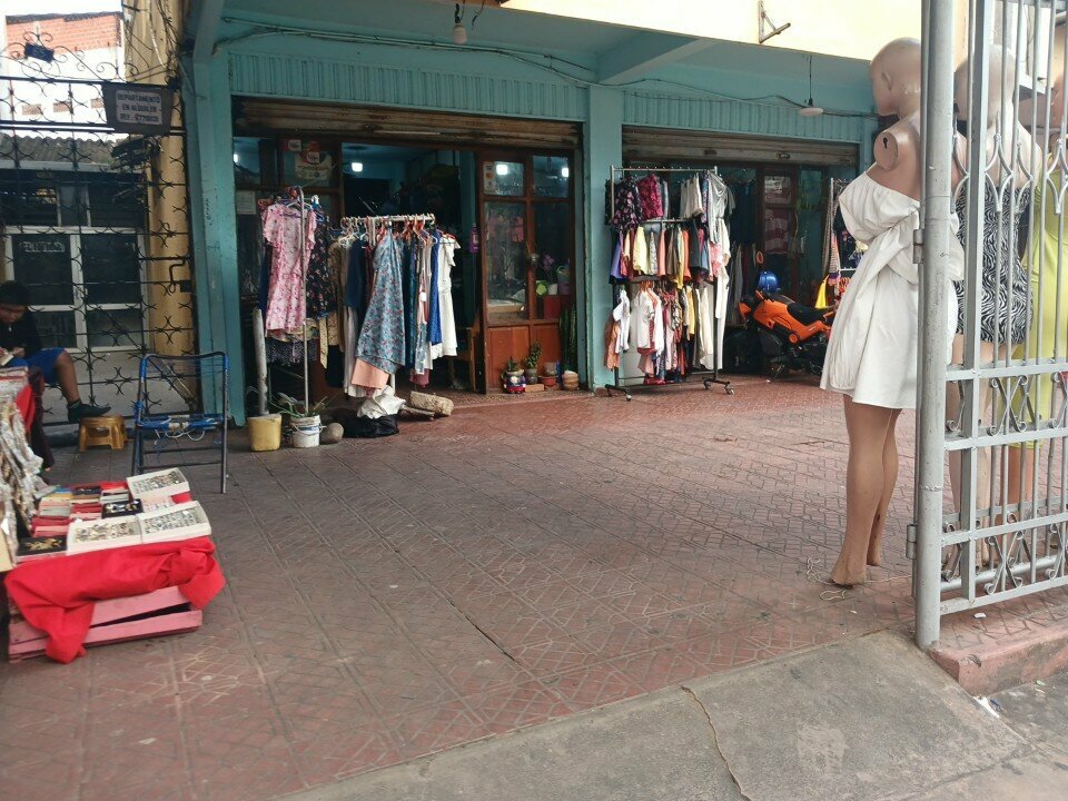 Dış giyim mağazası Vebta de ropa, Santa‑Krus, foto