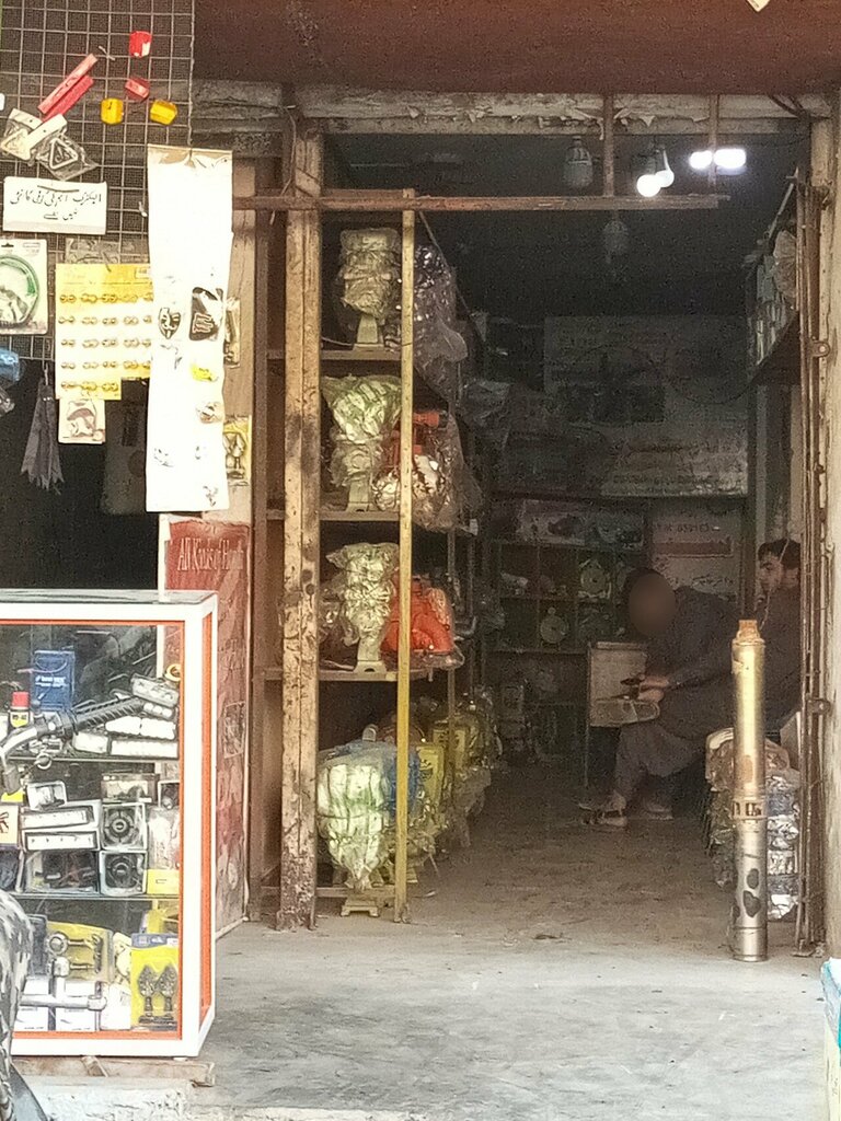 Otomobil yedek parçaları Ahmad engineering works, Karaçi, foto