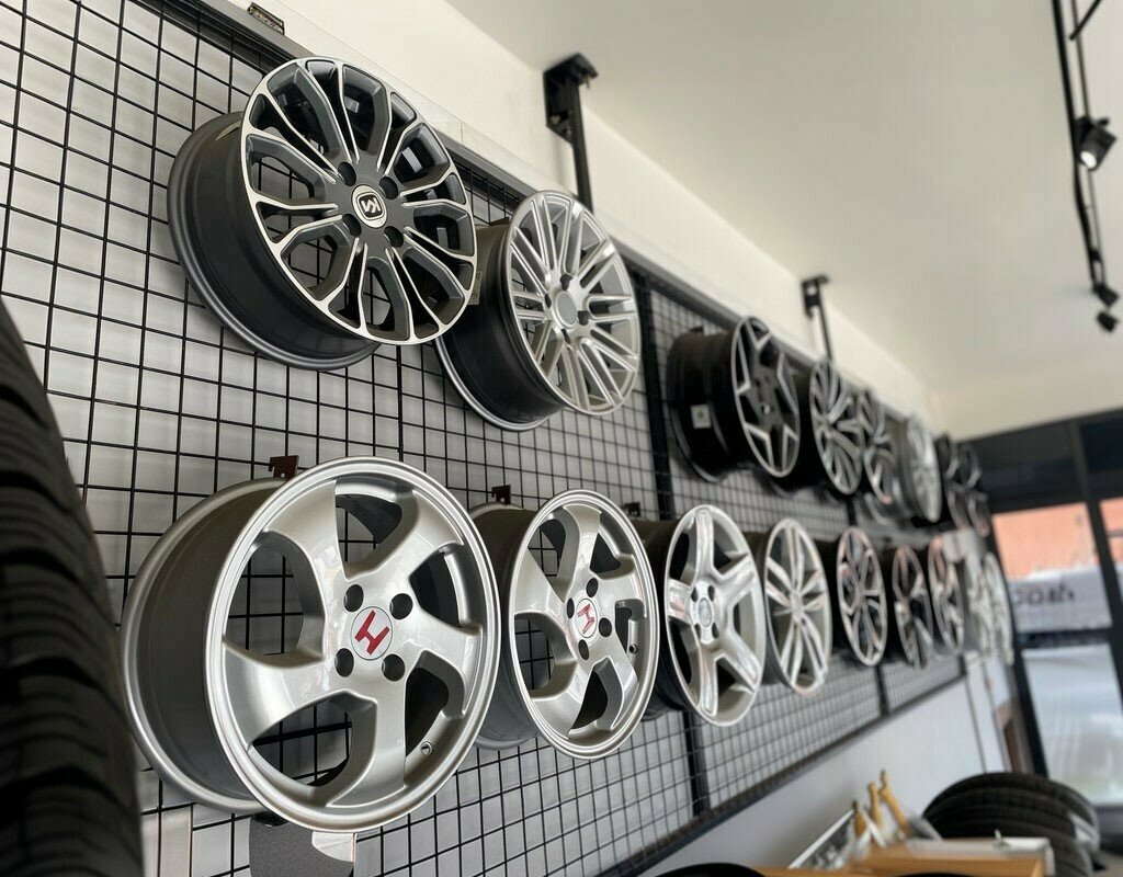 Jant ve lastikçiler LastikAdam Lastik, İstanbul, foto