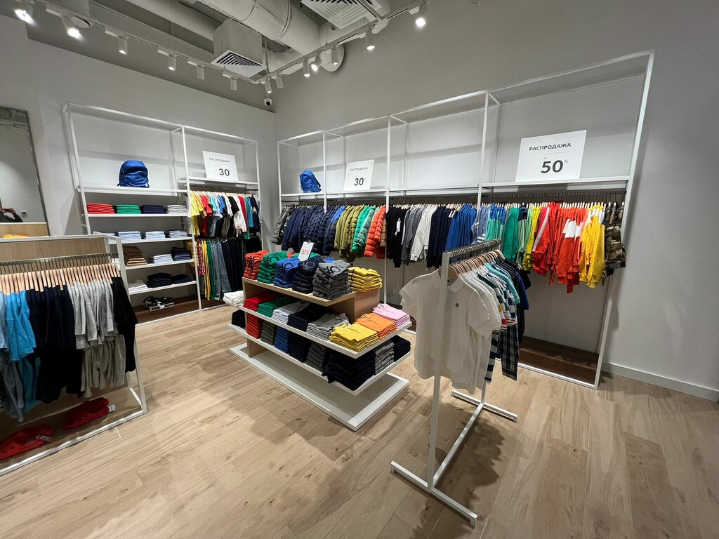 Giyim mağazası United Colors of Benetton, Saint‑Petersburg ve Leningradskaya oblastı, foto