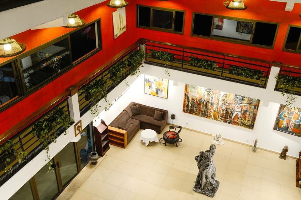 Sergi salonları, galeriler Houkami Guyzagn, Abican, foto