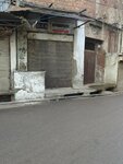 Haji Muhammad ashraf (Province of Punjab, Lahore, Walled City of Lahore, Barudkhana Bazaar), dikiş ekipmanları  Lahor'dan