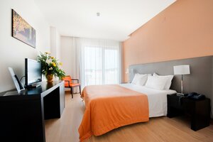 Hotel Mar e Sol & SPA (Leiria, Marinha Grande, Rua Doutor António Luís Gomes), otel  Leiria'dan