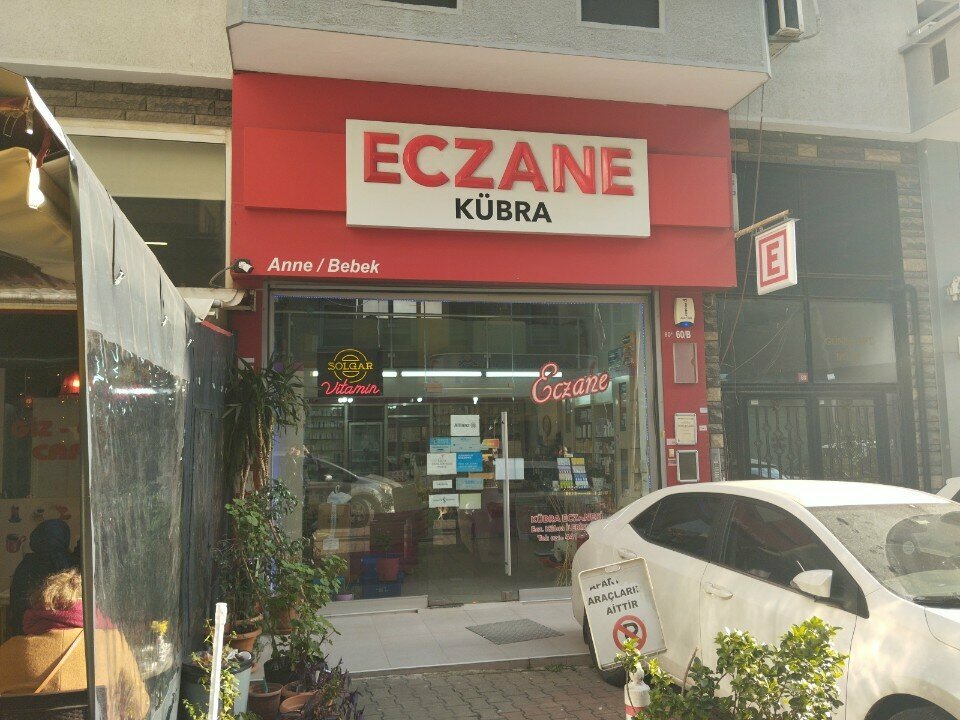 Eczaneler Kübra Eczanesi, İstanbul, foto