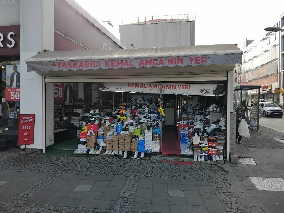Ayakkabı mağazaları Ayakkabıcı Kemal Amca'nın Yeri, İstanbul, foto