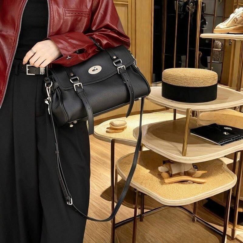 Çanta ve valiz mağazaları Zhdanova shop, Tverskaya oblastı, foto
