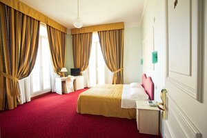 Grand Hotel Cesenatico (Emilia-Romagna, Forlì-Cesena, Cesenatico, Piazza Andrea Costa, 3), otel  Cesenatico'dan
