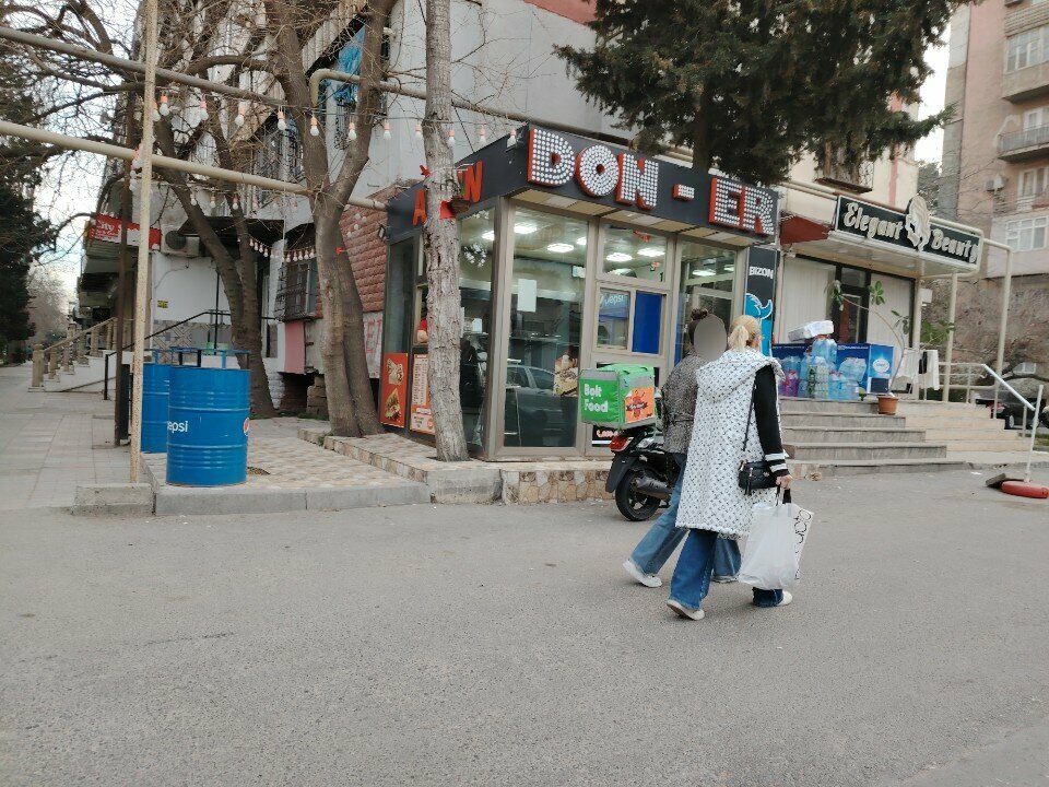 Fast food Don-er, Bakü, foto