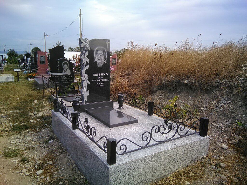 Heykel ve mezarlık taşı üreticileri Память, Novorossiysk, foto