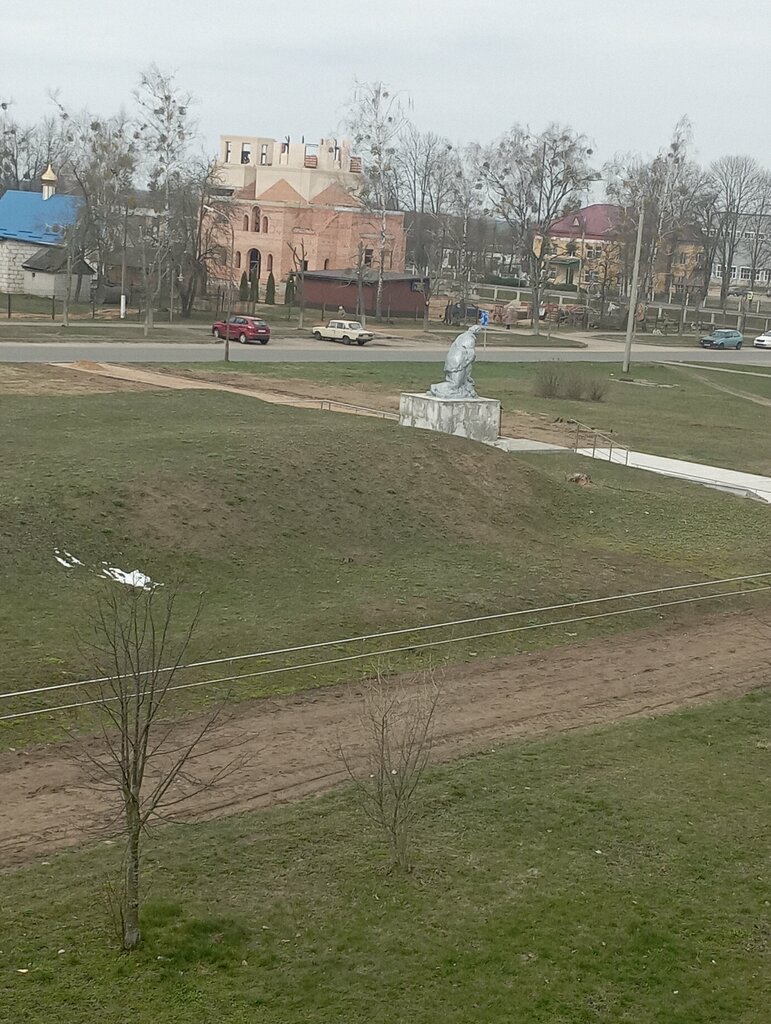 Anıt, heykel Памятник, Lyuban, foto