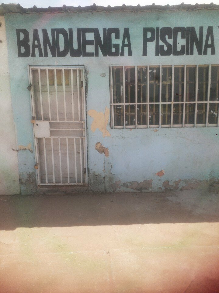 Havuz ekipmanları Banduega piscina, Loanda, foto